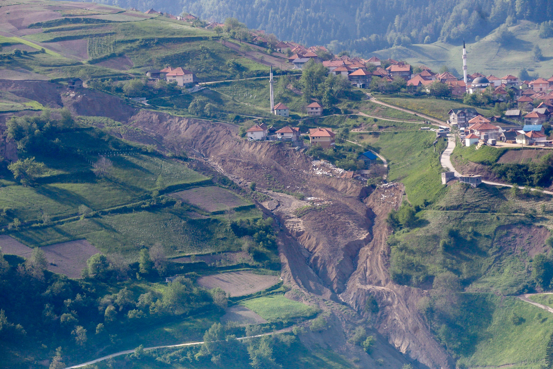Željezno Polje: Sablasna tišina i uništena sela, povratak nemoguć ...