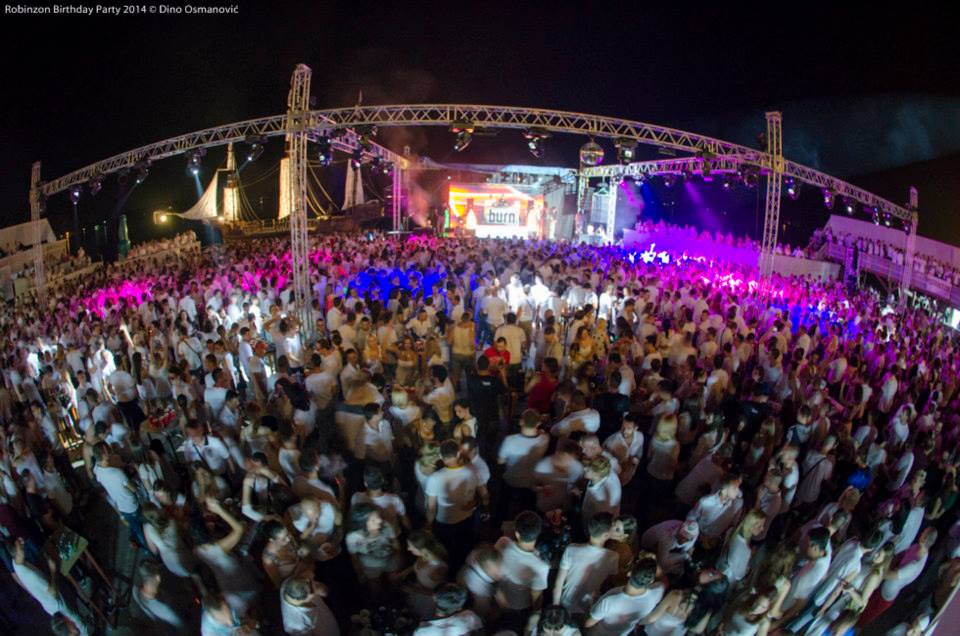Vodimo vas na najveću zabavu ovoga ljeta, “Robinzon party” na jezeru ...