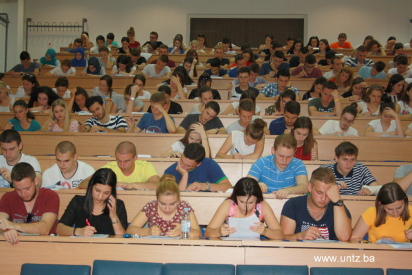 Saznajte na kojim fakultetima UNTZ-a ima slobodnih mjesta za upis u ...