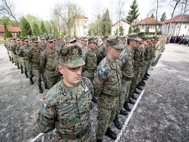 Vojnici u BIH jednu uniformu nose 10 godina | Nezavisni Kalesijski ...