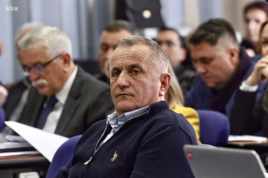 Zastupnik Smajo Mandžić potvrdio za TIP.ba da je napustio Klub SDA u ...